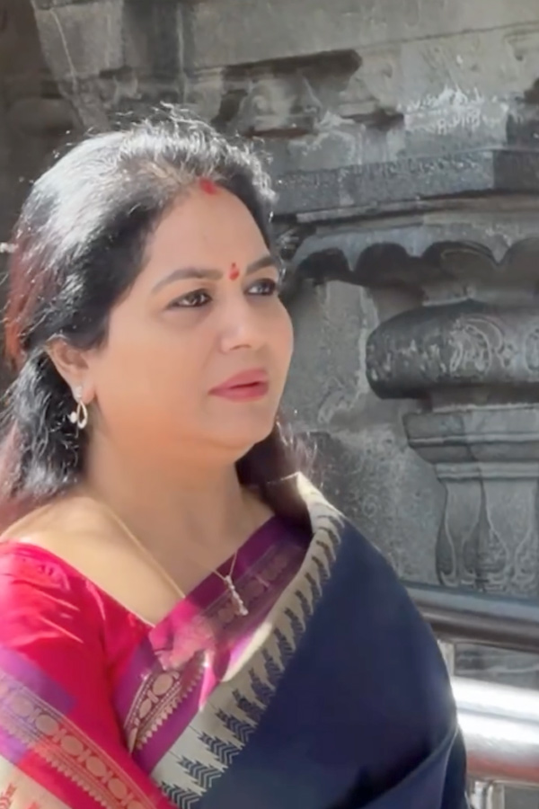 తిరుమల శ్రీవారి సేవలో సింగర్ సునీత (ఫోటోలు) | Singer Sunitha Visits Tirumala Tirupati Srivari ...